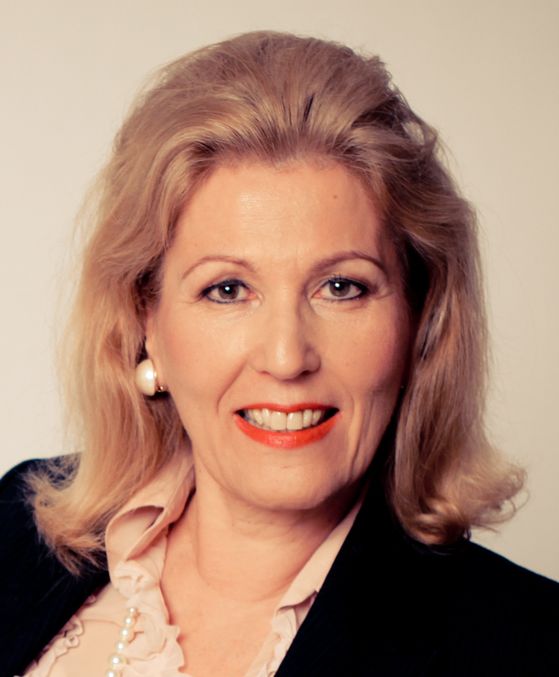 Anne M. Lang – Profil - AML Institute